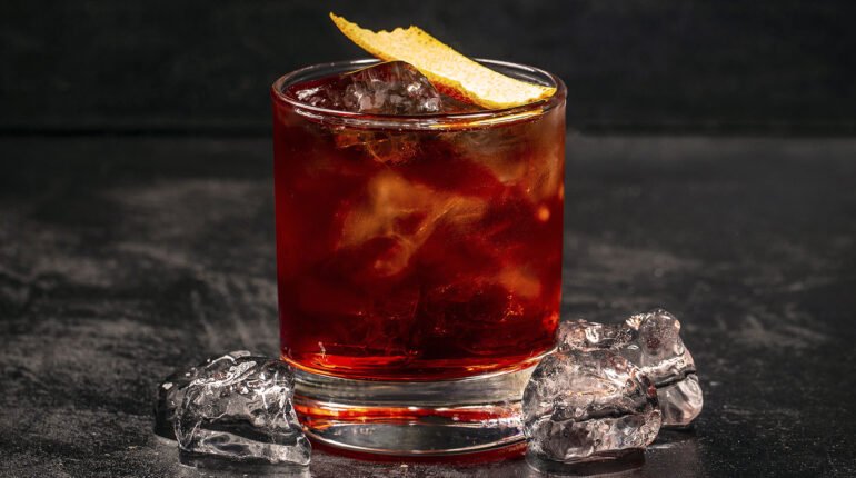 Negroni: A Classic Cocktail Originating from Italian Cuisine - Venue Diary